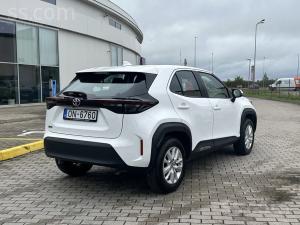 Balts Toyota Yaris 2023 Liepāja, ar dzinēja tilpumu 1.50 L un nobraukumu 15 tūkst. km par 19400 €, foto 6 vietnē AUTOMOTO.COM.LV