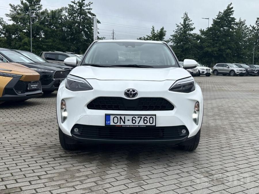 Balts Toyota Yaris 2023 Liepāja, ar dzinēja tilpumu 1.50 L un nobraukumu 15 tūkst. km par 19400 €, foto 7 vietnē AUTOMOTO.COM.LV
