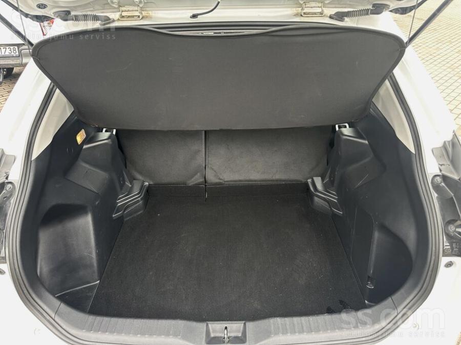 Balts Toyota Yaris 2023 Liepāja, ar dzinēja tilpumu 1.50 L un nobraukumu 15 tūkst. km par 19400 €, foto 10 vietnē AUTOMOTO.COM.LV