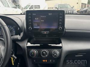 Balts Toyota Yaris 2023 Liepāja, ar dzinēja tilpumu 1.50 L un nobraukumu 15 tūkst. km par 19400 €, foto 15 vietnē AUTOMOTO.COM.LV