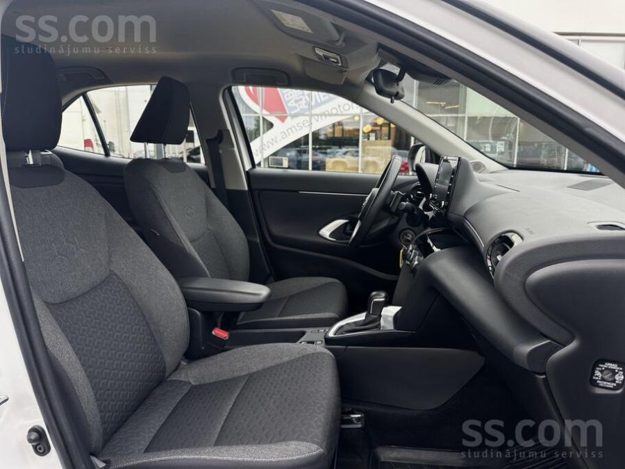 Balts Toyota Yaris 2023 Liepāja, ar dzinēja tilpumu 1.50 L un nobraukumu 15 tūkst. km par 19400 €, foto 16 vietnē AUTOMOTO.COM.LV
