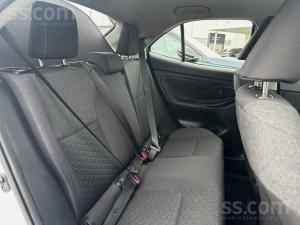 Balts Toyota Yaris 2023 Liepāja, ar dzinēja tilpumu 1.50 L un nobraukumu 15 tūkst. km par 19400 €, foto 17 vietnē AUTOMOTO.COM.LV