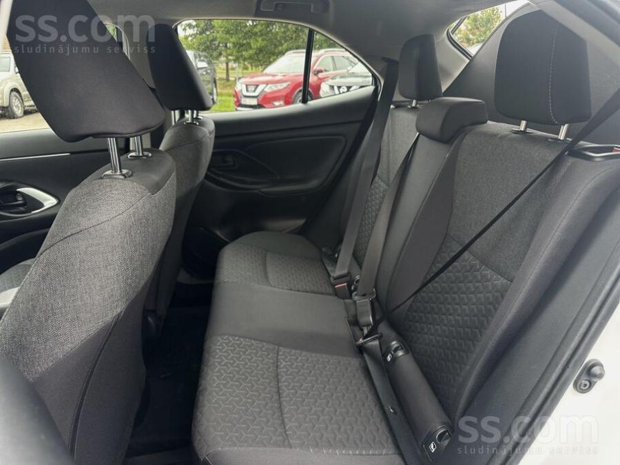 Balts Toyota Yaris 2023 Liepāja, ar dzinēja tilpumu 1.50 L un nobraukumu 15 tūkst. km par 19400 €, foto 19 vietnē AUTOMOTO.COM.LV
