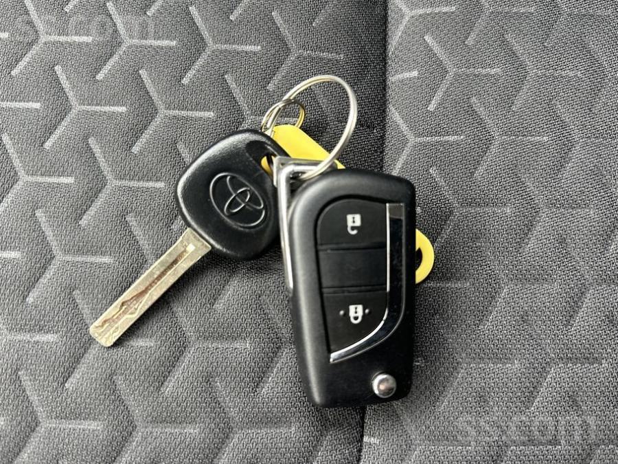 Balts Toyota Yaris 2023 Liepāja, ar dzinēja tilpumu 1.50 L un nobraukumu 15 tūkst. km par 19400 €, foto 20 vietnē AUTOMOTO.COM.LV