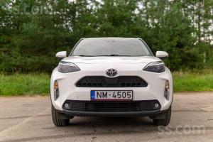 Balts Toyota Yaris 2023 Rīga, ar dzinēja tilpumu 1.50 L un nobraukumu 142 tūkst. km par 14900 €, foto 3 vietnē AUTOMOTO.COM.LV