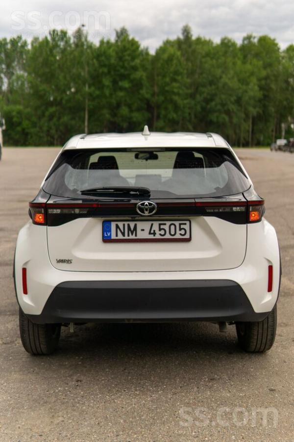 Balts Toyota Yaris 2023 Rīga, ar dzinēja tilpumu 1.50 L un nobraukumu 142 tūkst. km par 14900 €, foto 5 vietnē AUTOMOTO.COM.LV