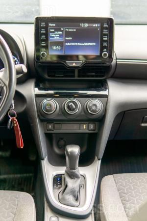 Balts Toyota Yaris 2023 Rīga, ar dzinēja tilpumu 1.50 L un nobraukumu 142 tūkst. km par 14900 €, foto 8 vietnē AUTOMOTO.COM.LV