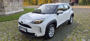 Balts Toyota Yaris 2023 Jēkabpils, ar dzinēja tilpumu 1.50 L un nobraukumu 108 tūkst. km par 14500 €, foto  vietnē AUTOMOTO.COM.LV