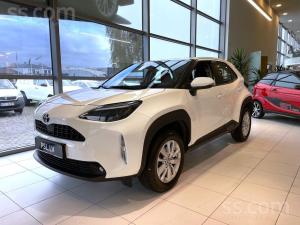 Balts Toyota Yaris 2023 Rīga, ar dzinēja tilpumu 1.50 L un nobraukumu 80 tūkst. km par 15900 €, foto  vietnē AUTOMOTO.COM.LV