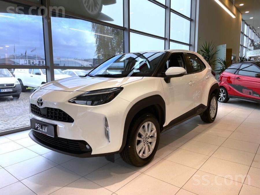 Balts Toyota Yaris 2023 Rīga, ar dzinēja tilpumu 1.50 L un nobraukumu 80 tūkst. km par 15900 €, foto 1 vietnē AUTOMOTO.COM.LV