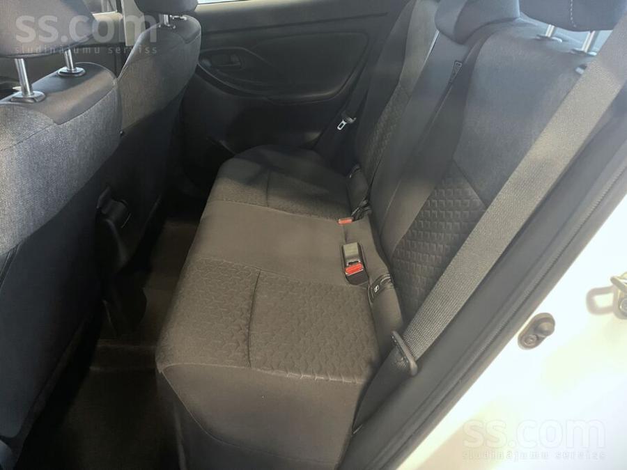 Balts Toyota Yaris 2023 Rīga, ar dzinēja tilpumu 1.50 L un nobraukumu 80 tūkst. km par 15900 €, foto 12 vietnē AUTOMOTO.COM.LV