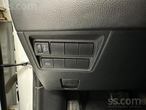 White Toyota Yaris 2023 in Jekabpils, with an engine capacity of 1.50 L and mileage of 98 thousand km for 13900 €, photo 9 on AUTOMOTO.COM.LV