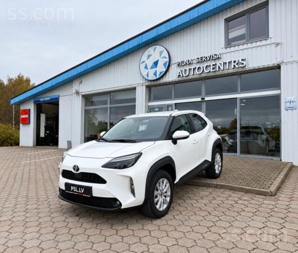 Toyota Yaris 2023 in Valmiera on AUTOMOTO.COM.LV White Toyota Yaris 2023 in Valmiera, with an engine capacity of 1.50 L and mileage of 84 thousand km for 14400 €, photo 1 on AUTOMOTO.COM.LV