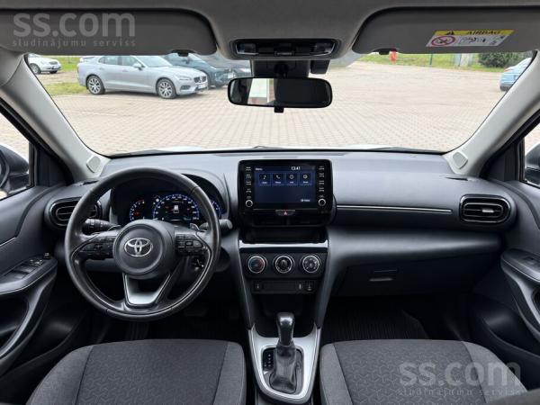 Toyota Yaris 2023 in Valmiera on AUTOMOTO.COM.LV White Toyota Yaris 2023 in Valmiera, with an engine capacity of 1.50 L and mileage of 84 thousand km for 14400 €, photo 9 on AUTOMOTO.COM.LV