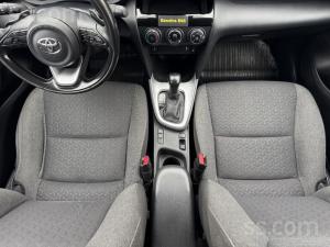 White Toyota Yaris 2023 in Valmiera, with an engine capacity of 1.50 L and mileage of 84 thousand km for 14400 €, photo 12 on AUTOMOTO.COM.LV