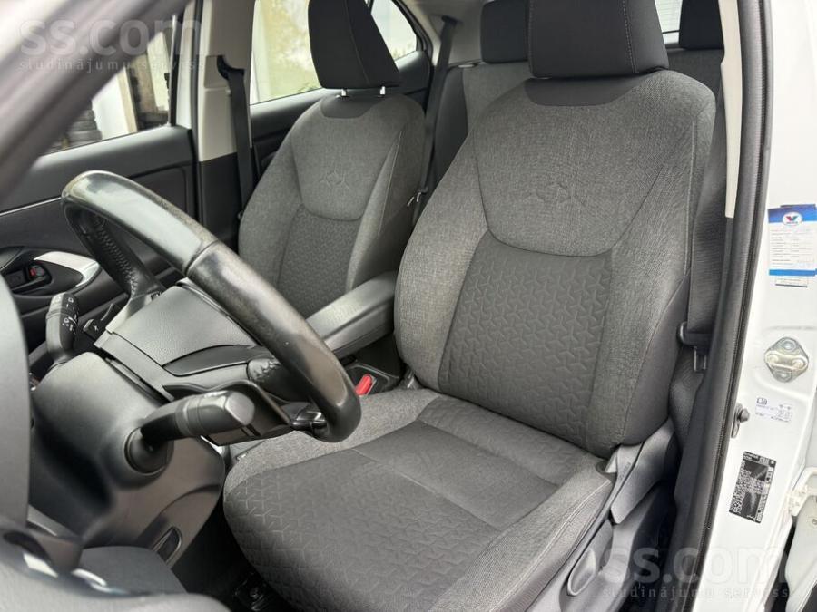 White Toyota Yaris 2023 in Valmiera, with an engine capacity of 1.50 L and mileage of 84 thousand km for 14400 €, photo 13 on AUTOMOTO.COM.LV
