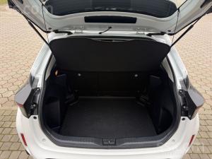 White Toyota Yaris 2023 in Valmiera, with an engine capacity of 1.50 L and mileage of 84 thousand km for 14400 €, photo 15 on AUTOMOTO.COM.LV