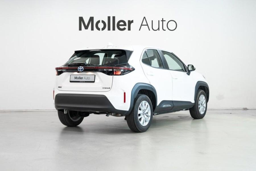 Balts Toyota Yaris 2024 Viļņa, ar dzinēja tilpumu 1.50 L un nobraukumu 41 tūkst. km par 23100 €, foto 4 vietnē AUTOMOTO.COM.LV