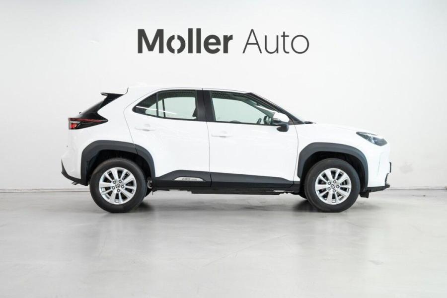 Balts Toyota Yaris 2024 Viļņa, ar dzinēja tilpumu 1.50 L un nobraukumu 41 tūkst. km par 23100 €, foto 5 vietnē AUTOMOTO.COM.LV