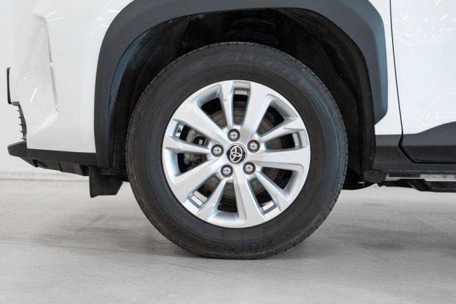 Balts Toyota Yaris 2024 Viļņa, ar dzinēja tilpumu 1.50 L un nobraukumu 41 tūkst. km par 23100 €, foto 20 vietnē AUTOMOTO.COM.LV