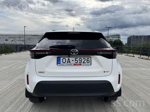 Balts Toyota Yaris 2024 Rīga, ar dzinēja tilpumu 1.50 L un nobraukumu 29 tūkst. km par 23500 €, foto 3 vietnē AUTOMOTO.COM.LV