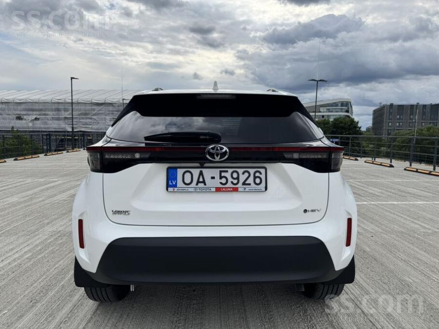 Balts Toyota Yaris 2024 Rīga, ar dzinēja tilpumu 1.50 L un nobraukumu 29 tūkst. km par 23500 €, foto 4 vietnē AUTOMOTO.COM.LV