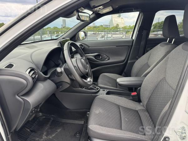 Balts Toyota Yaris 2024 Rīga, ar dzinēja tilpumu 1.50 L un nobraukumu 29 tūkst. km par 23500 €, foto 9 vietnē AUTOMOTO.COM.LV