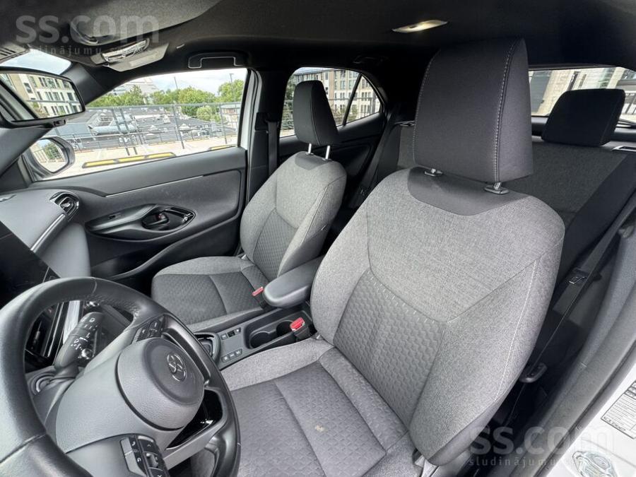 Balts Toyota Yaris 2024 Rīga, ar dzinēja tilpumu 1.50 L un nobraukumu 29 tūkst. km par 23500 €, foto 14 vietnē AUTOMOTO.COM.LV