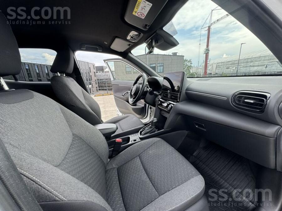 Balts Toyota Yaris 2024 Rīga, ar dzinēja tilpumu 1.50 L un nobraukumu 29 tūkst. km par 23500 €, foto 16 vietnē AUTOMOTO.COM.LV
