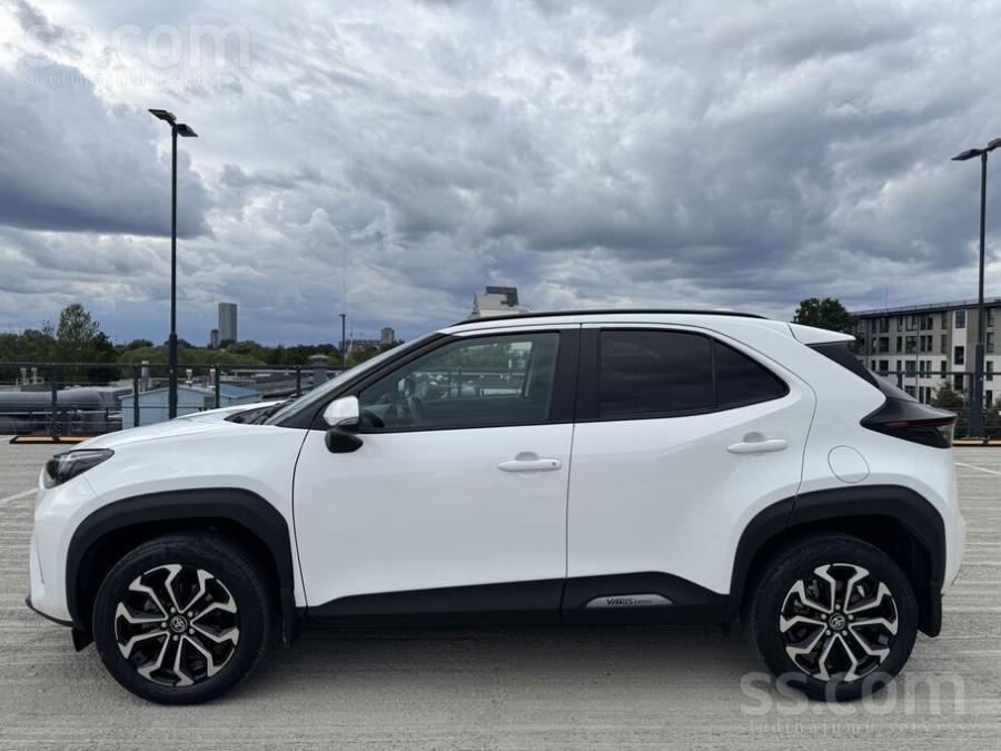 Balts Toyota Yaris 2024 Rīga, ar dzinēja tilpumu 1.50 L un nobraukumu 29 tūkst. km par 23000 €, foto 1 vietnē AUTOMOTO.COM.LV