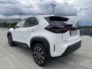 Balts Toyota Yaris 2024 Rīga, ar dzinēja tilpumu 1.50 L un nobraukumu 29 tūkst. km par 23000 €, foto 3 vietnē AUTOMOTO.COM.LV
