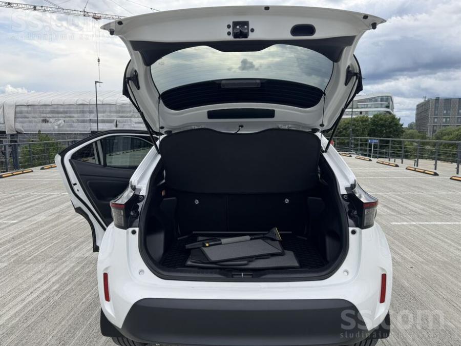 Balts Toyota Yaris 2024 Rīga, ar dzinēja tilpumu 1.50 L un nobraukumu 29 tūkst. km par 23000 €, foto 12 vietnē AUTOMOTO.COM.LV