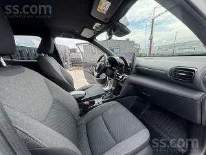 Balts Toyota Yaris 2024 Rīga, ar dzinēja tilpumu 1.50 L un nobraukumu 29 tūkst. km par 23000 €, foto 16 vietnē AUTOMOTO.COM.LV
