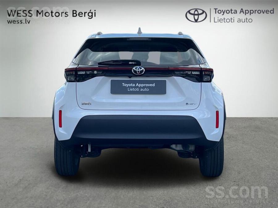 Balts Toyota Yaris 2025 Rīga, ar dzinēja tilpumu 1.50 L un nobraukumu 14 tūkst. km par 23990 €, foto 5 vietnē AUTOMOTO.COM.LV