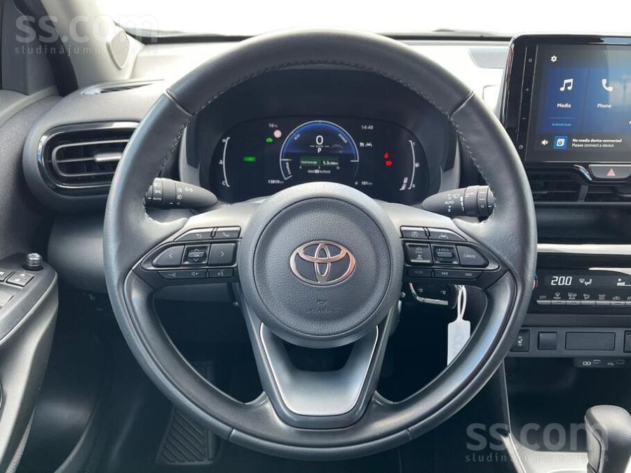 Balts Toyota Yaris 2025 Rīga, ar dzinēja tilpumu 1.50 L un nobraukumu 14 tūkst. km par 23990 €, foto 13 vietnē AUTOMOTO.COM.LV