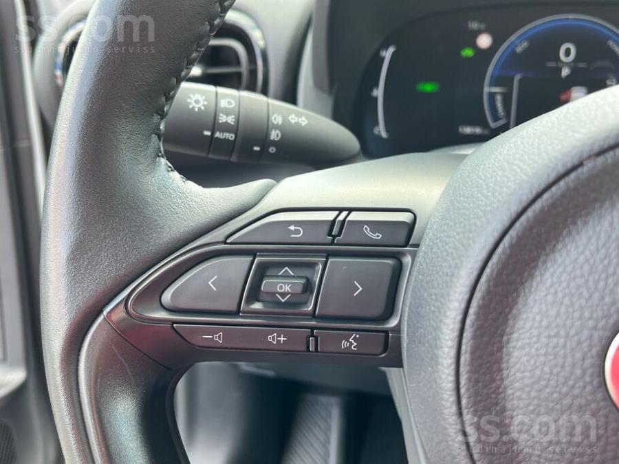 Balts Toyota Yaris 2025 Rīga, ar dzinēja tilpumu 1.50 L un nobraukumu 14 tūkst. km par 23990 €, foto 16 vietnē AUTOMOTO.COM.LV