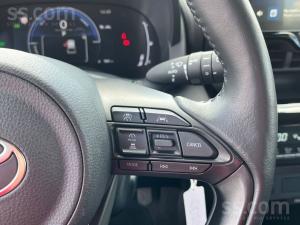 Balts Toyota Yaris 2025 Rīga, ar dzinēja tilpumu 1.50 L un nobraukumu 14 tūkst. km par 23990 €, foto 17 vietnē AUTOMOTO.COM.LV