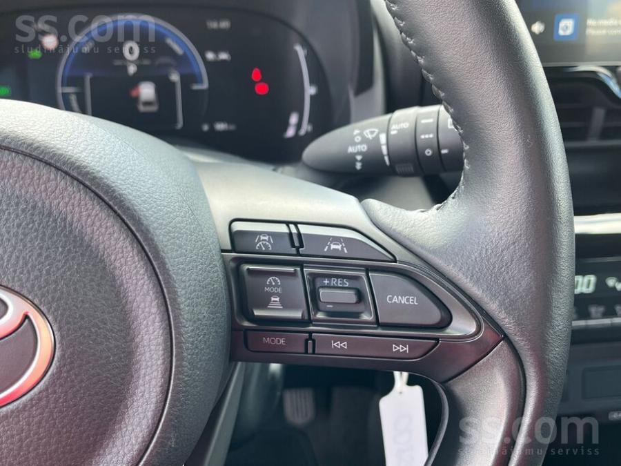 Balts Toyota Yaris 2025 Rīga, ar dzinēja tilpumu 1.50 L un nobraukumu 14 tūkst. km par 23990 €, foto 17 vietnē AUTOMOTO.COM.LV