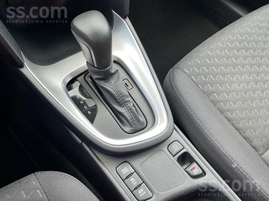 Balts Toyota Yaris 2025 Rīga, ar dzinēja tilpumu 1.50 L un nobraukumu 14 tūkst. km par 23990 €, foto 18 vietnē AUTOMOTO.COM.LV