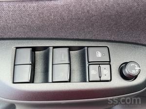Balts Toyota Yaris 2025 Rīga, ar dzinēja tilpumu 1.50 L un nobraukumu 14 tūkst. km par 23990 €, foto 21 vietnē AUTOMOTO.COM.LV