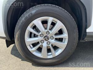 Balts Toyota Yaris 2025 Rīga, ar dzinēja tilpumu 1.50 L un nobraukumu 14 tūkst. km par 23990 €, foto 24 vietnē AUTOMOTO.COM.LV