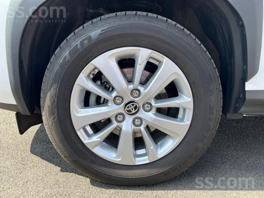 Balts Toyota Yaris 2025 Rīga, ar dzinēja tilpumu 1.50 L un nobraukumu 14 tūkst. km par 23990 €, foto 24 vietnē AUTOMOTO.COM.LV