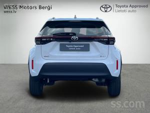 White Toyota Yaris 2025 in Riga, with an engine capacity of 1.50 L and mileage of 10 thousand km for 23990 €, photo 5 on AUTOMOTO.COM.LV