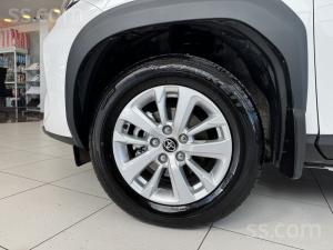Белый Тойота Ярис 2025 в Рига, объемом двигателя 1.50 л и пробегом 20 тыс. км за 22400 €, фото 10 на AUTOMOTO.COM.LV