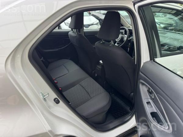 White Toyota Yaris 2026 in Riga, with an engine capacity of 1.50 L and mileage of 1 thousand km for 26450 €, photo 8 on AUTOMOTO.COM.LV