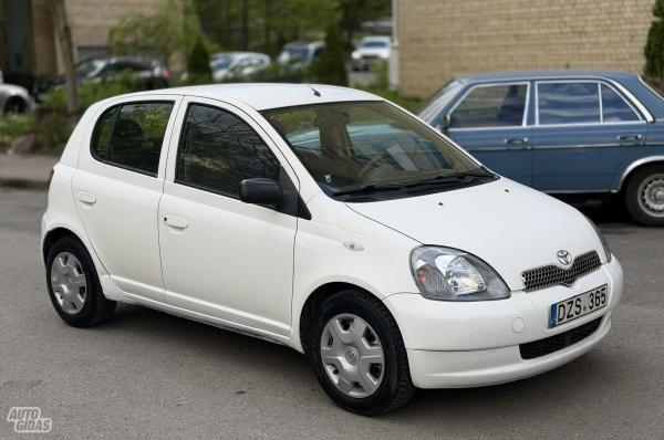White Toyota Yaris 2001 in Vilnius, with an engine capacity of 1.30 L and mileage of 352 thousand km for 1250 €, photo 2 on AUTOMOTO.COM.LV
