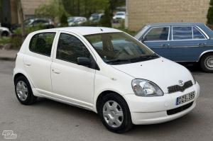 White Toyota Yaris 2001 in Vilnius, with an engine capacity of 1.30 L and mileage of 352 thousand km for 1250 €, photo 3 on AUTOMOTO.COM.LV