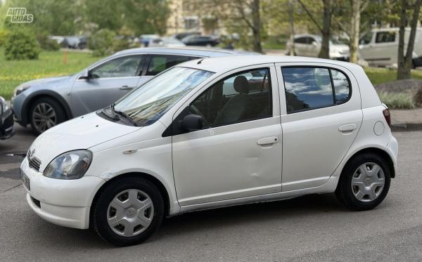 White Toyota Yaris 2001 in Vilnius, with an engine capacity of 1.30 L and mileage of 352 thousand km for 1250 €, photo 5 on AUTOMOTO.COM.LV