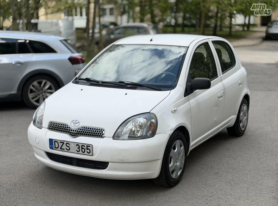 White Toyota Yaris 2001 in Vilnius, with an engine capacity of 1.30 L and mileage of 352 thousand km for 1250 €, photo 7 on AUTOMOTO.COM.LV
