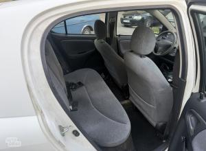 White Toyota Yaris 2001 in Vilnius, with an engine capacity of 1.30 L and mileage of 352 thousand km for 1250 €, photo 11 on AUTOMOTO.COM.LV